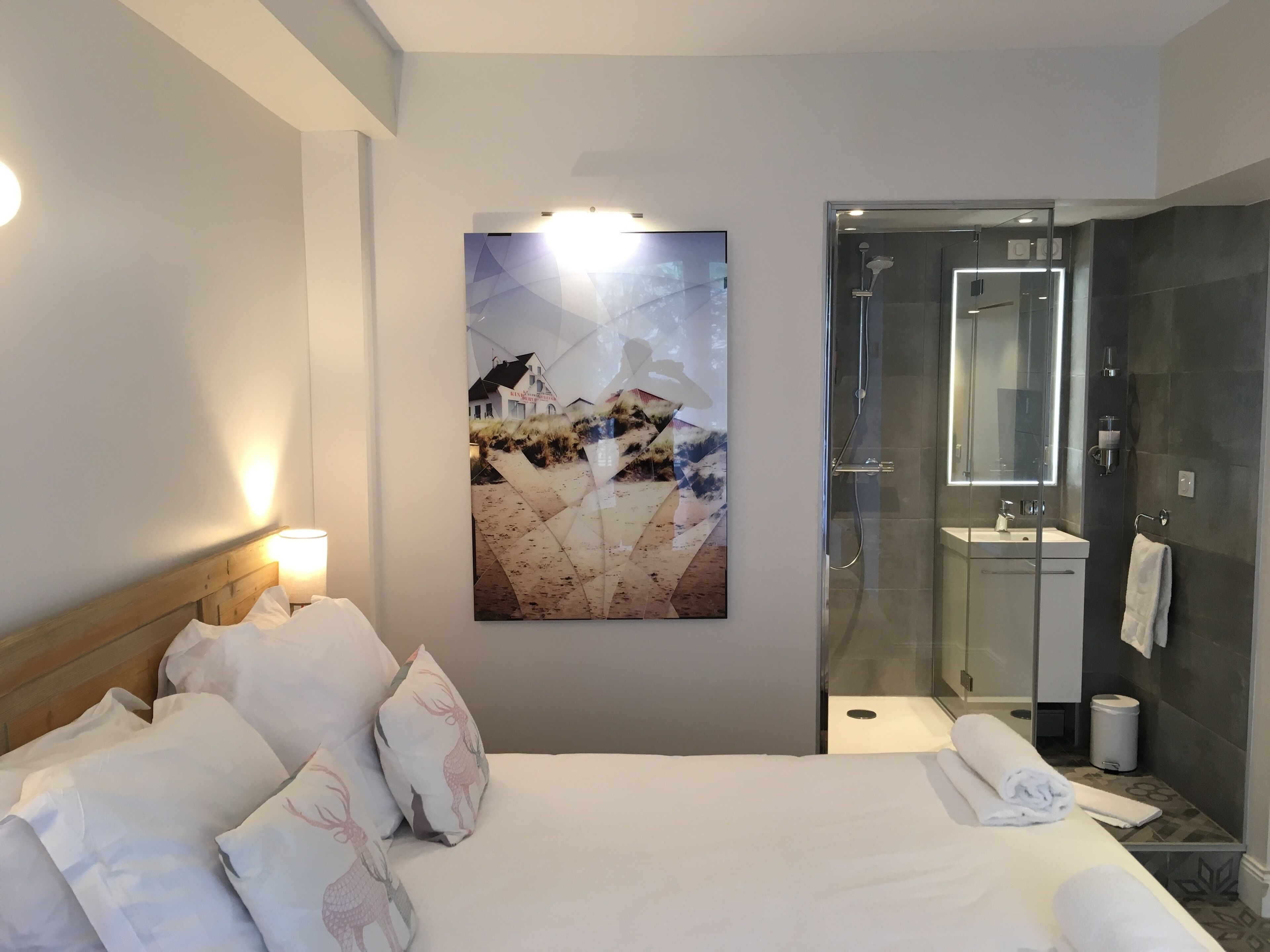 Um polibã, artigos de higiene pessoal grátis, um secador de cabelo 