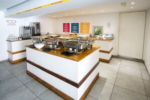 Café da manhã com buffet todos os dias mediante uma taxa