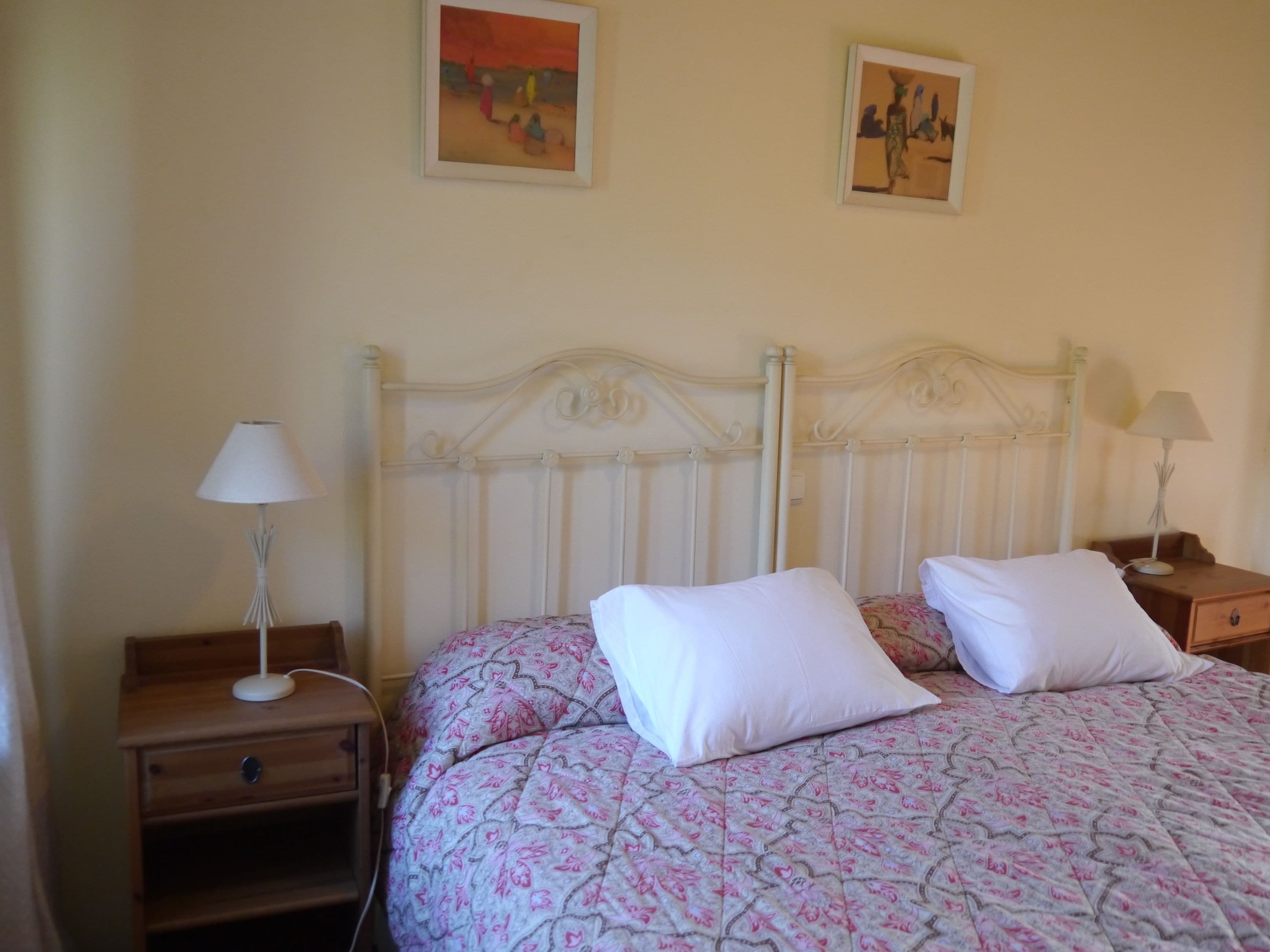 Quarto Duplo Comfort | Cofre no quarto, cortinas/cortinados opacos, berços/camas para crianças 