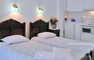 Cofres nos quartos, escrivaninha, cortinas blackout, Wi-Fi de cortesia