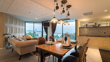 Suite Júnior, 1 cama king-size, terraço, vista para o oceano | Cozinha partilhada | Um frigorífico, uma chaleira elétrica