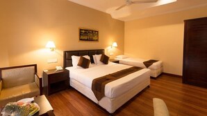 Quarto superior | Frigobar, cofres nos quartos, escrivaninha