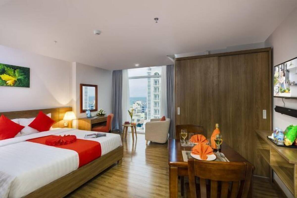 Minibar, cofre no quarto, secretária, cortinas/cortinados opacos 