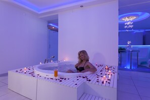 Banheira de hidromassagem interior