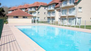 Piscina exterior sazonal