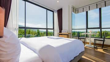 Deluxe 1 Bedroom | Frigobar (abastecido com itens grátis), cofres nos quartos