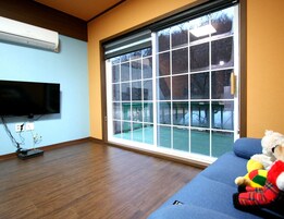 Quarto Duplo, banheira de hidromassagem | Sala de estar | TV de ecrã plano 