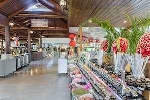 4 restaurantes: servem pequenos-almoços, almoços e jantares