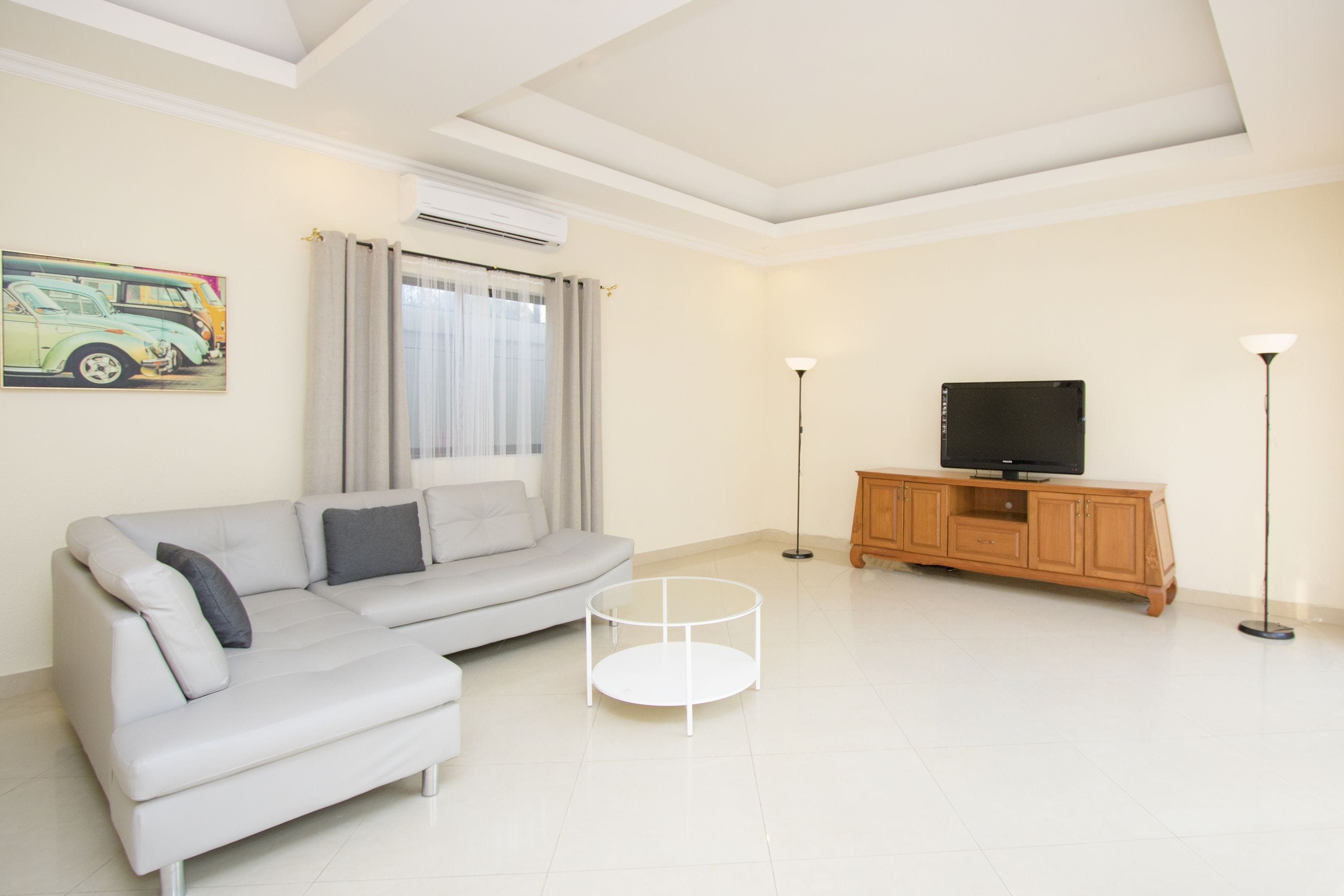 5 Bedrooms Villa with Private Pool and Jacuzzi  | Área de estar | TV de tela plana 32 polegadas com canais a cabo, TV, DVD player