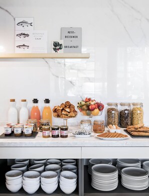 Pequeno-almoço tipo buffet diário (20 EUR por pessoa) 