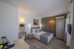 Minibar, cofre no quarto, quartos insonorizados, Wi-fi grátis