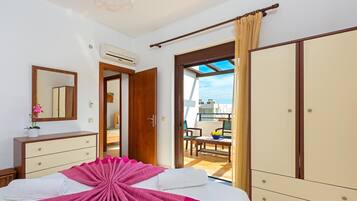 Villa, 2 quartos, varanda, vista para o jardim | Cofre no quarto, quartos insonorizados, ferro/tábua de engomar