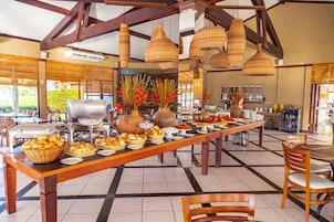 Servem pequenos-almoços, almoços, jantares e brunches (fins de semana)