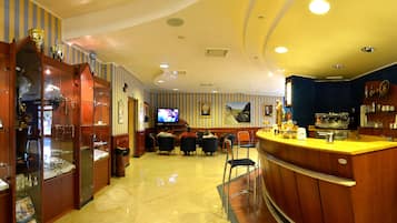 Café da manhã com buffet grátis todos os dias