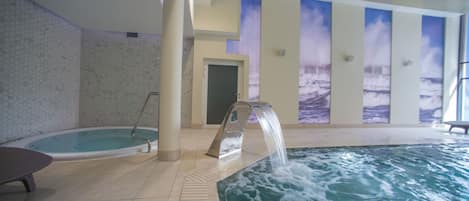 Piscina interior, da(s) 8:00 à(s) 19:00, espreguiçadeiras