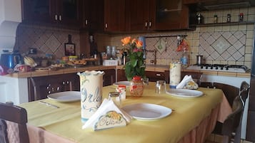 Café da manhã continental grátis todos os dias