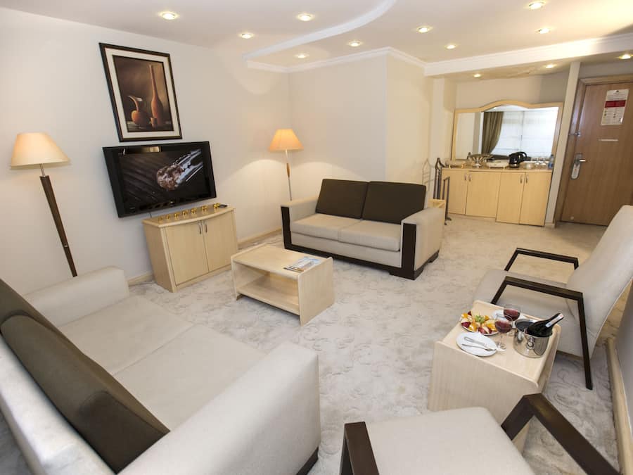 Suíte básica | Frigobar, cofres nos quartos, escrivaninha, quartos à prova de som