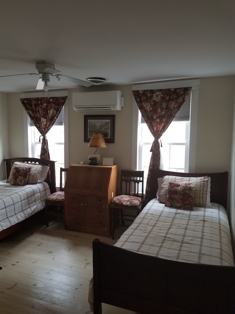 Tilton Inn - Lake Winnipesaukee, NH