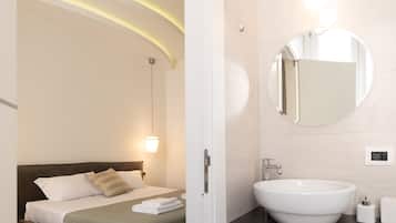 5 quartos, cofre no quarto, secretária, quartos insonorizados