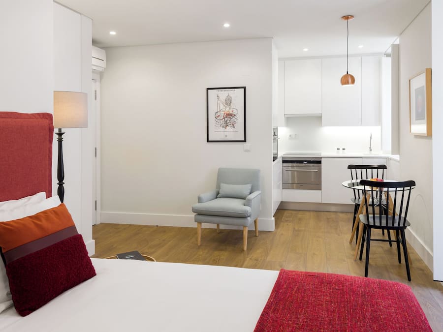 Estúdio | Cofre no quarto, com decoração personalizada