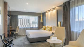 Quarto de Luxo, 1 cama king-size, acesso ao Club Lounge | Roupa de alta qualidade, minibar, cofre no quarto, secretária