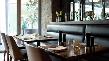 2 restaurantes, café da manhã, culinária americana