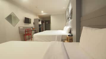 Quarto Triplo | Cofre no quarto, secretária, Wi-fi grátis, roupa de cama fornecida