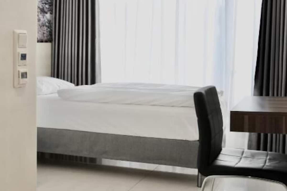 Quarto Individual | Cofre no quarto, secretária, quartos insonorizados, Wi-fi grátis