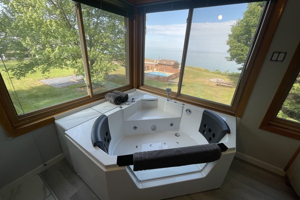 Luxury Lake View King, Jacuzzi | Wi-fi grátis, roupa de cama fornecida