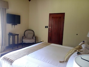 Quarto Duplo Deluxe, 1 quarto, vista para a montanha | Secretária, camas desdobráveis 