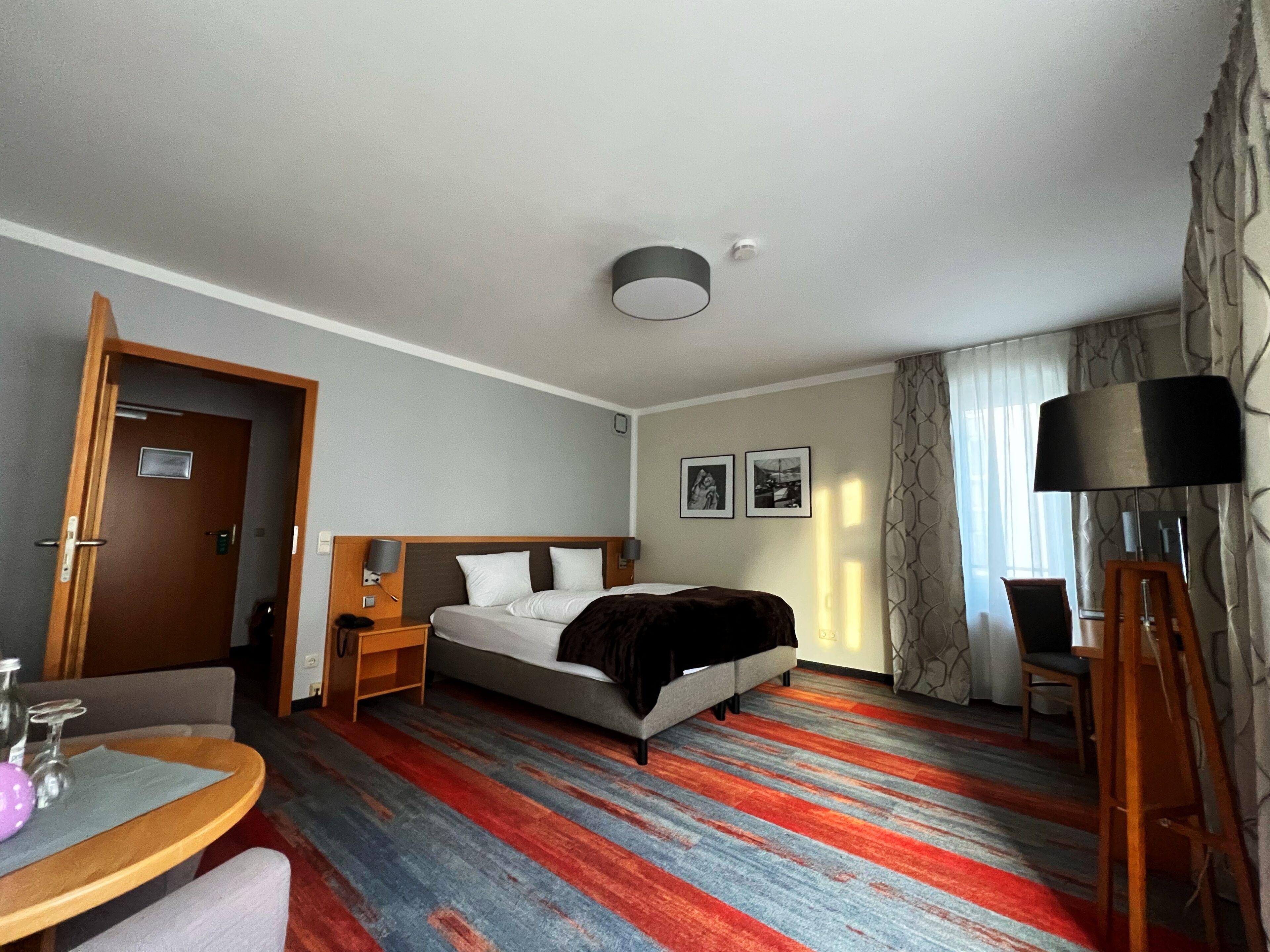 Quarto Duplo, 1 cama king-size | Roupa hipoalergénica, minibar grátis, secretária 