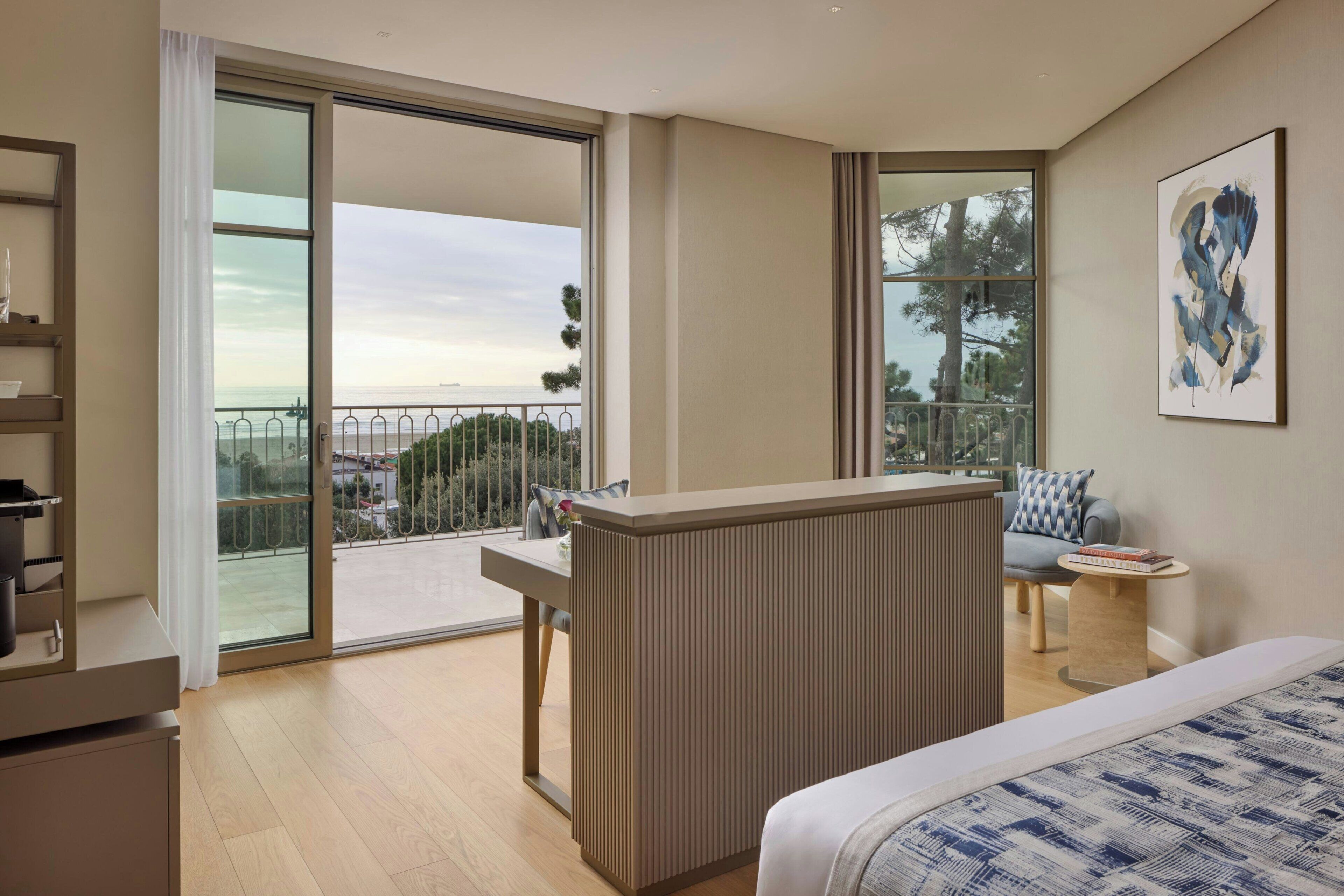 Quarto panorâmico, 1 cama King, sacada, vista para o mar | Cofres nos quartos, berços (sobretaxa), Wi-Fi de cortesia, roupa de cama