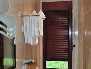 Uma banheira, uma banheira de imersão total 