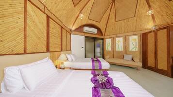 Quarto Twin Deluxe | Roupa hipoalergénica, cofre no quarto, secretária