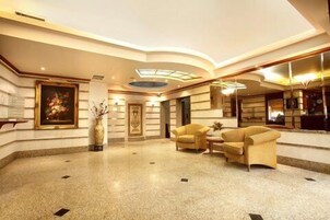 Área de estar no saguão