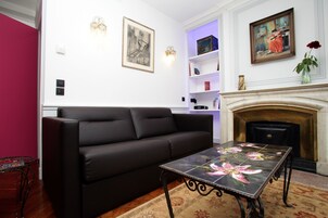 Suíte júnior | Área de estar | TV de tela plana