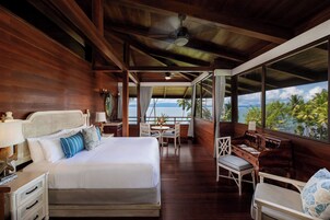 Deluxe Panoramic Ocean View | Roupas de cama premium, cofres nos quartos, individualmente decorados