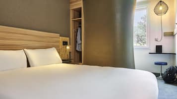Secretária, quartos insonorizados, Wi-fi grátis
