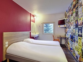 Quarto, 1 cama de casal (Side Car) | Escrivaninha, Wi-Fi de cortesia, roupa de cama