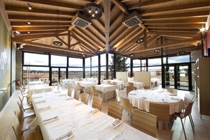 Pequenos-almoços, almoços, jantares servidos, cozinha espanhola 