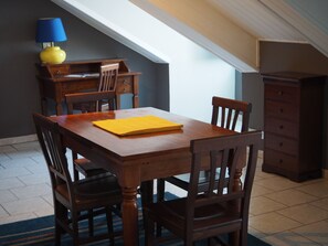 Apartamento Executivo, 1 quarto | Sala de estar | Televisor 