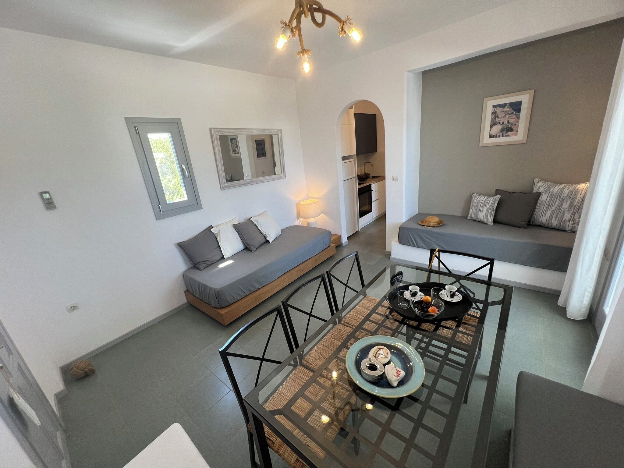 Apartamento Familiar, 1 quarto, vista para o mar | Sala de estar | TV de ecrã plano 