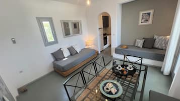Apartamento Familiar, 1 quarto, vista para o mar | Sala de estar | TV de ecrã plano