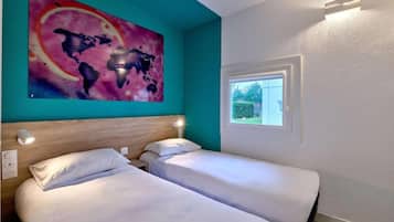 Quarto standard, 2 camas de solteiro | Roupas de cama premium, escrivaninha, Wi-Fi de cortesia, roupa de cama
