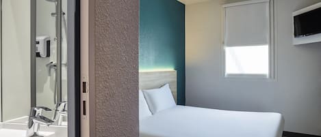 Quarto, 1 cama de casal, banheiro privativo (Cabrio) | Fachada