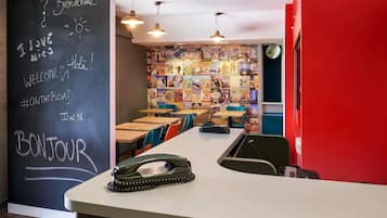 Cortinas/cortinados opacos, quartos insonorizados, Wi-fi grátis