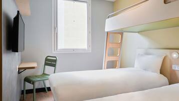 Quarto, 3 camas individuais | Secretária, quartos insonorizados, berços/camas para crianças grátis