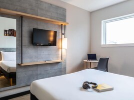 Quarto Duplo Superior, 1 cama de casal | Secretária, Wi-fi grátis, roupa de cama fornecida 