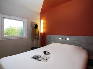 Quarto Duplo | Secretária, berços/camas para crianças grátis, Wi-fi grátis