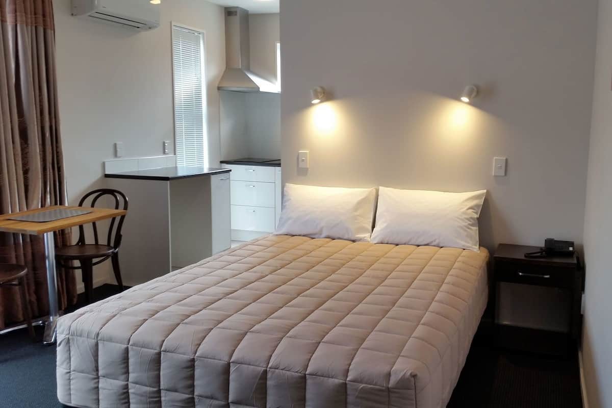 Quartos à prova de som, ferros/tábuas de passar roupa, Wi-Fi de cortesia